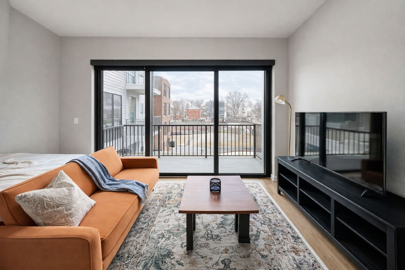 Sleek Midtown Suite|gym + Sauna|walk To Hospitals - Nebraska