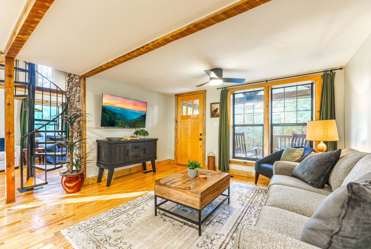 Cozy Deck And Playroom - Charming Family-friendly Retreat - Oak Ridge, TN
