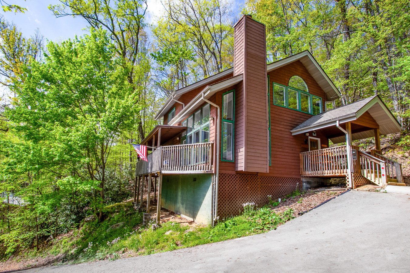 Wanderer’s Retreat: Hot Tub, Multicade, Grill, More - Gatlinburg, TN
