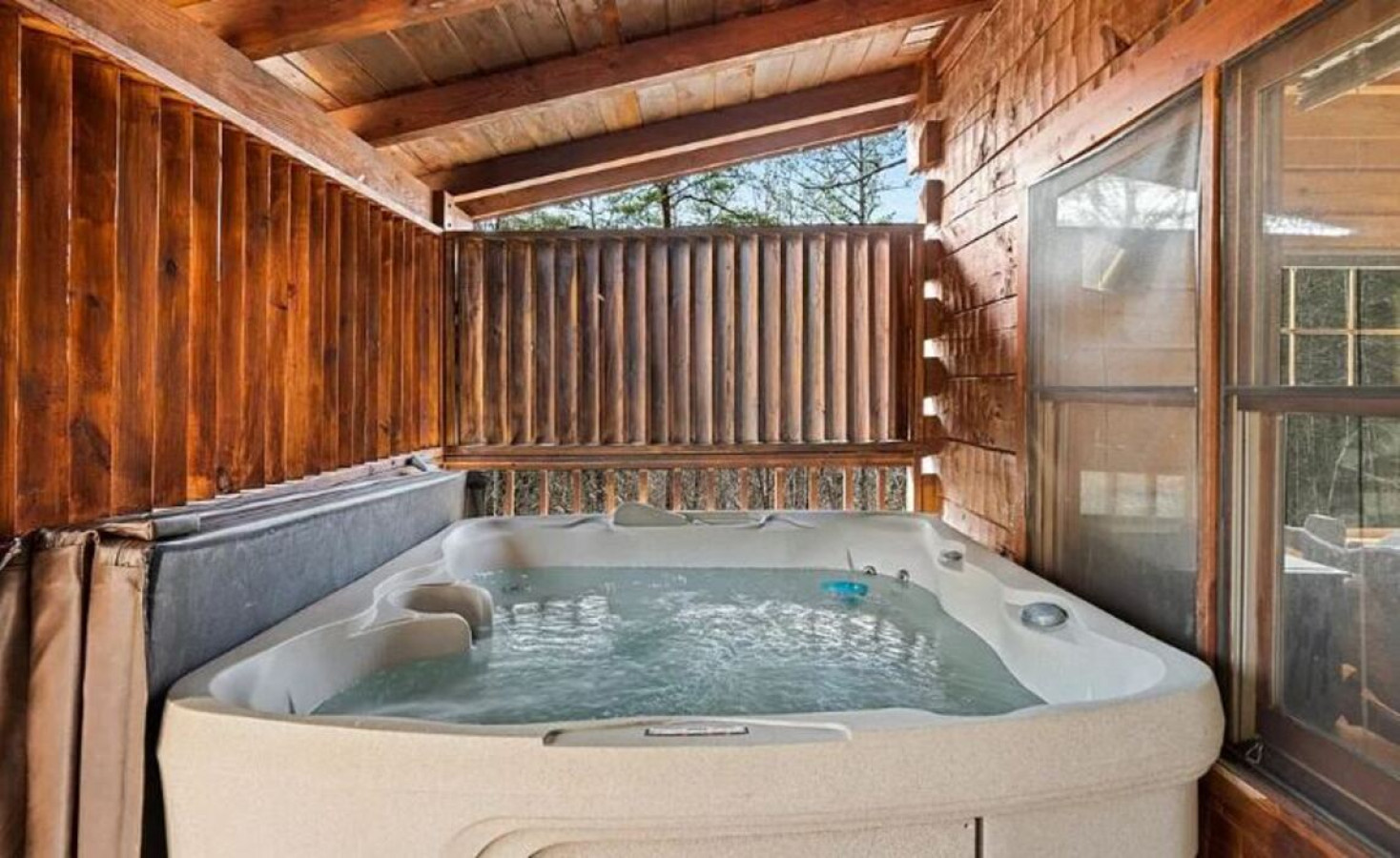 Breathtaking Mountain Views And Luxurious Amenities - Charming Cabin Escape - Gatlinburg, TN