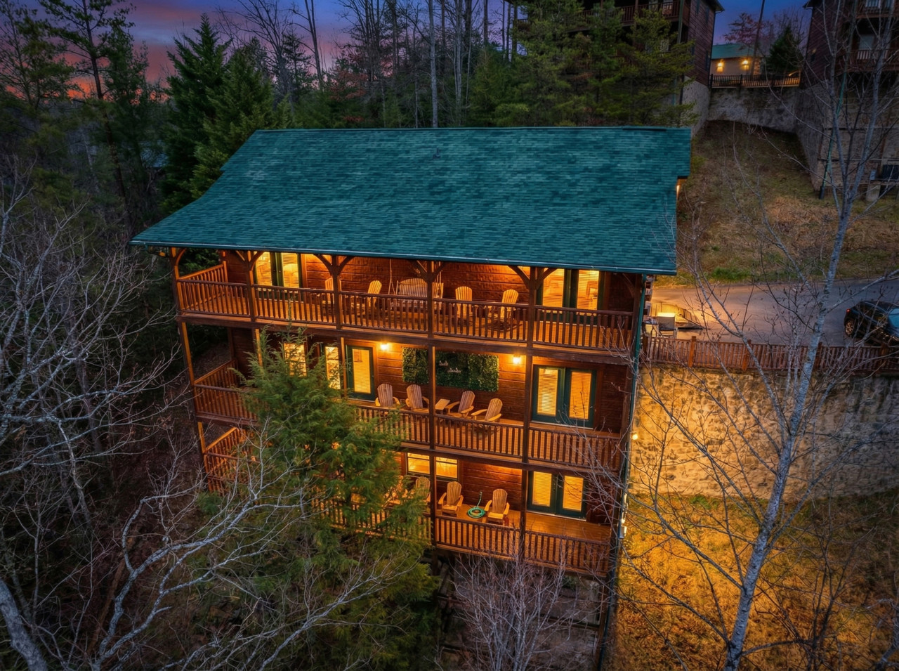 Lookout Lodge: Views, Hot Tub, Games, 4 Fireplaces - Gatlinburg