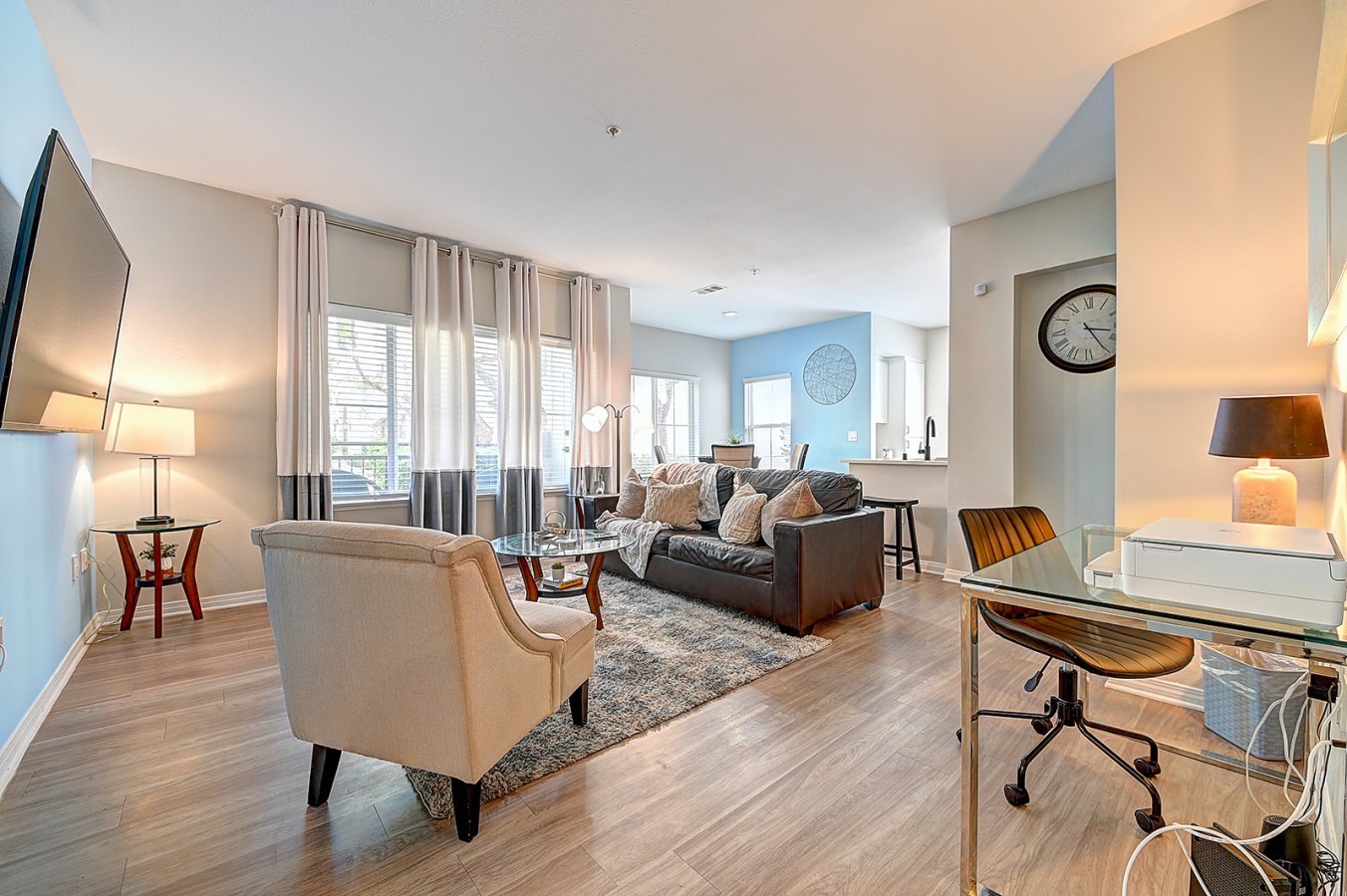Sky Luxury 2bdrm Suite | Deluxe Living Cali - Santa Clarita, CA