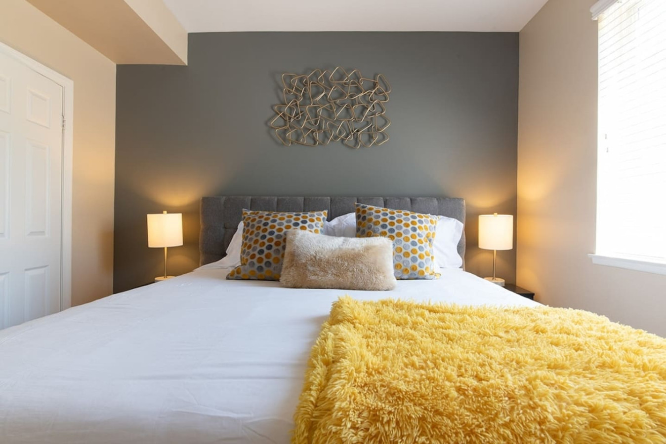 Saints 2bdrm King Suite | Deluxe Living Cali - Santa Clarita, CA