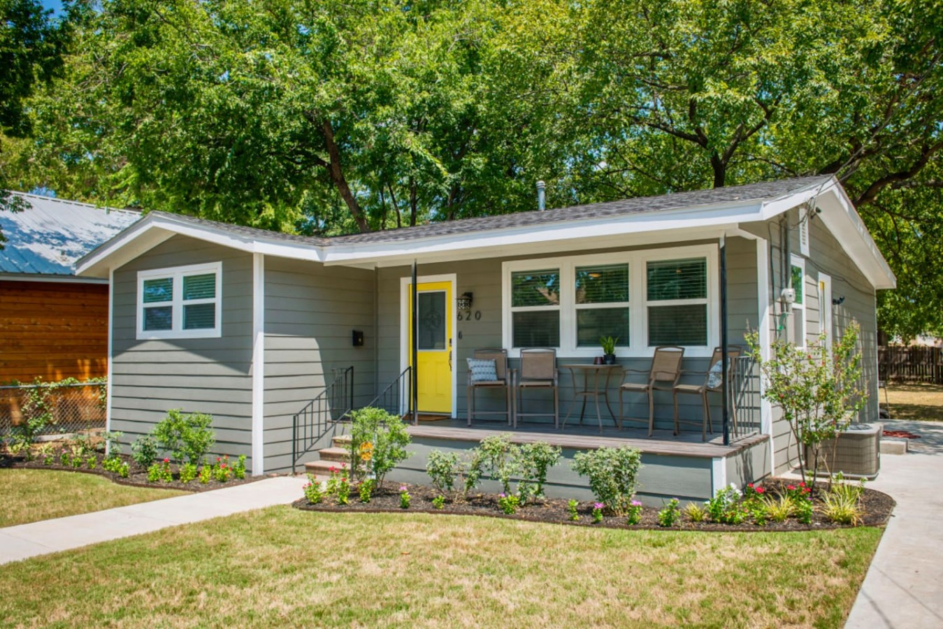 Walk To The Silos! 3 Bed 1960's Bungalow Near Bayl - Waco, TX