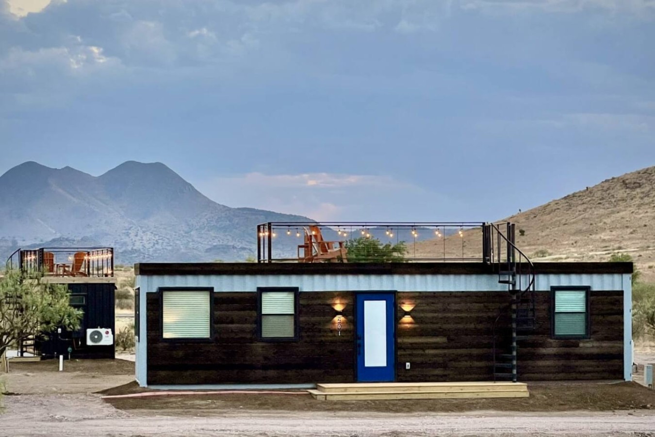 The Longhorn Stunning Container Home-in Alpine - Alpine, TX