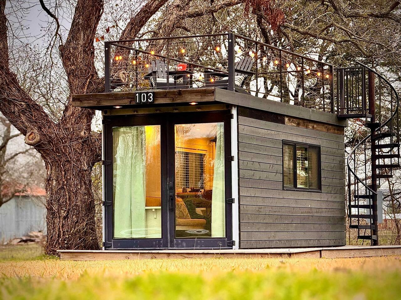 Rooftop Container Home In Waco | *Pickleball!* - United States