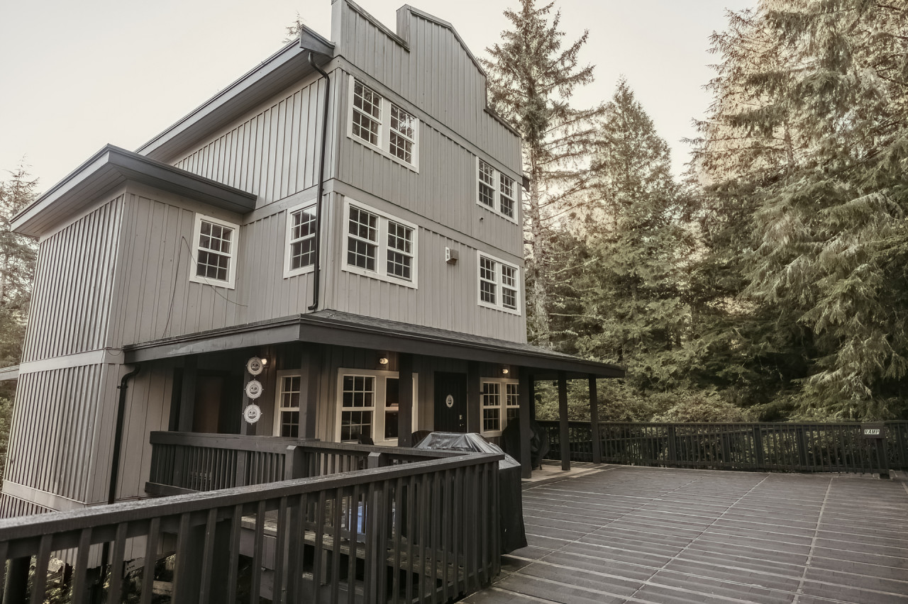 West Coast Cedar Loft & Beam Suite! - Ucluelet