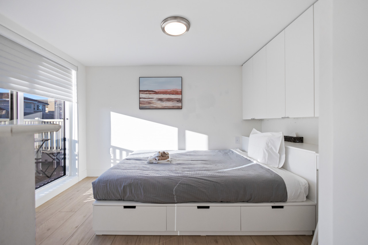 Classic Carriage House In Marpole - Canada