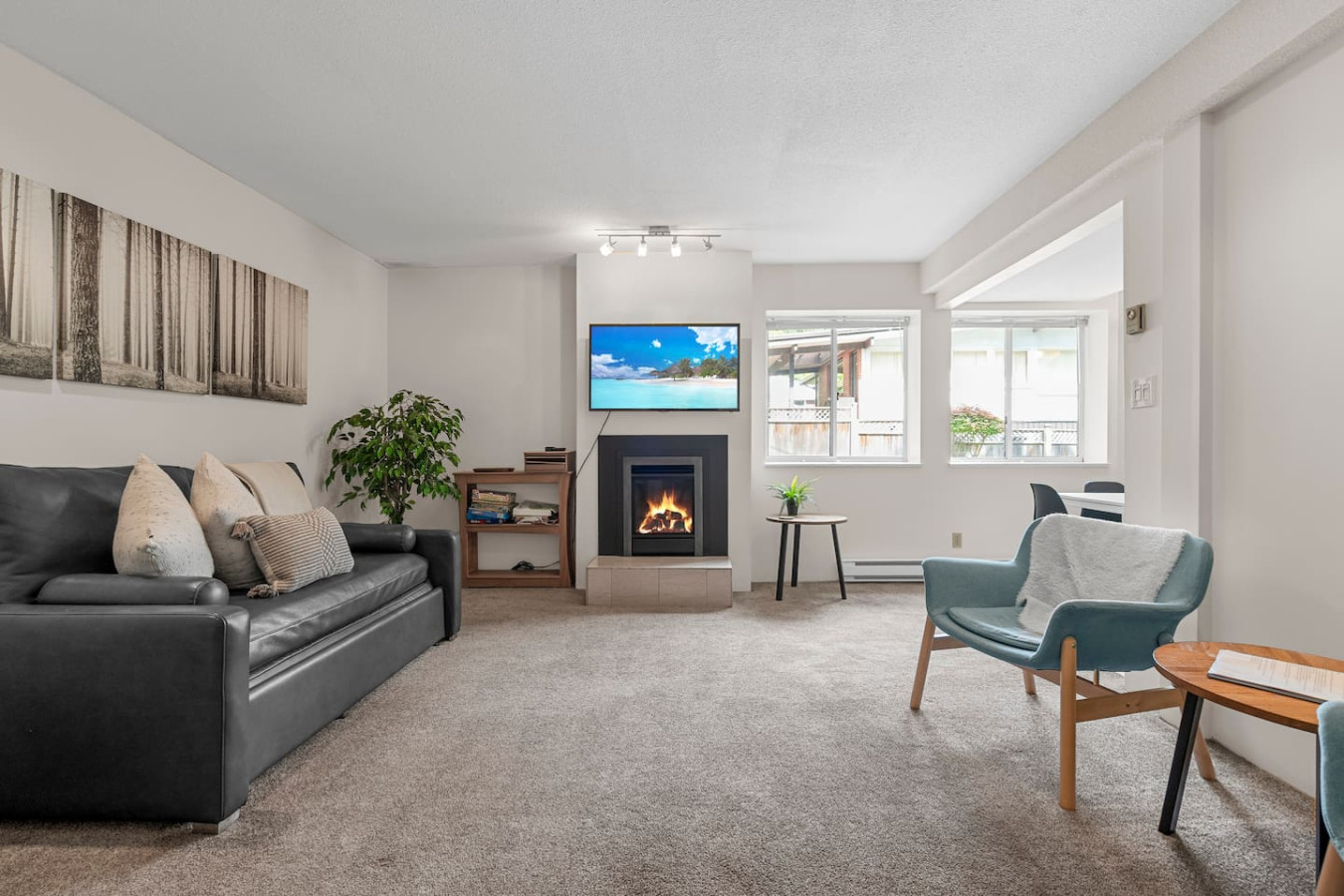 4 Bed Charming & Cozy Lynn Valley Suite - Canada