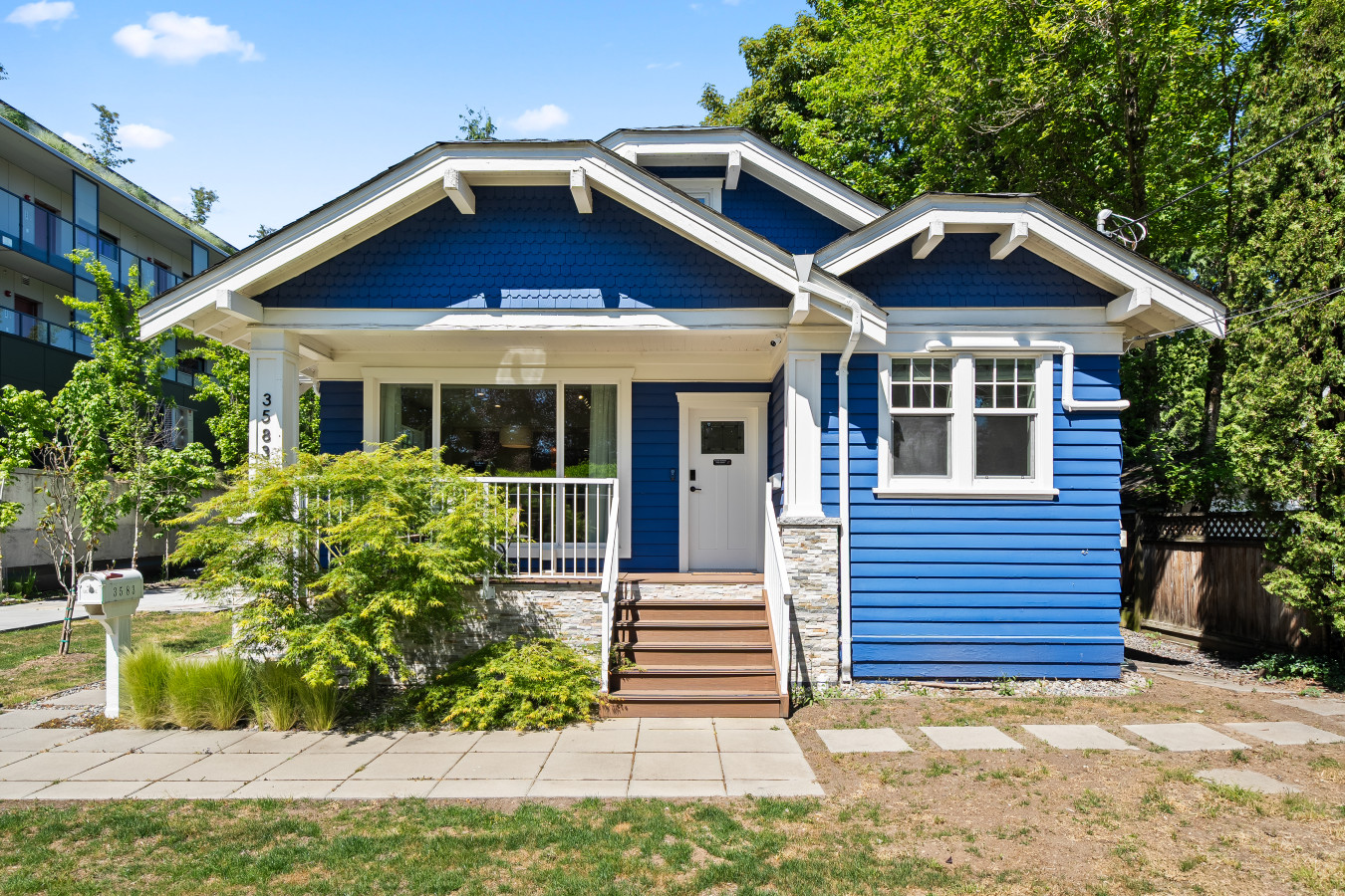 3b Designer Home | Modern Luxury - Vancouver