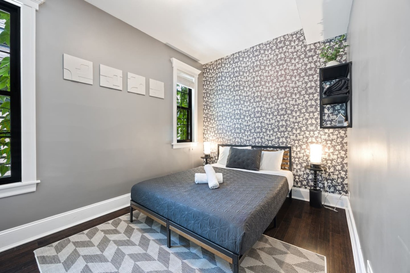 Wrigleyville Suites Room 3 - Chicago, IL