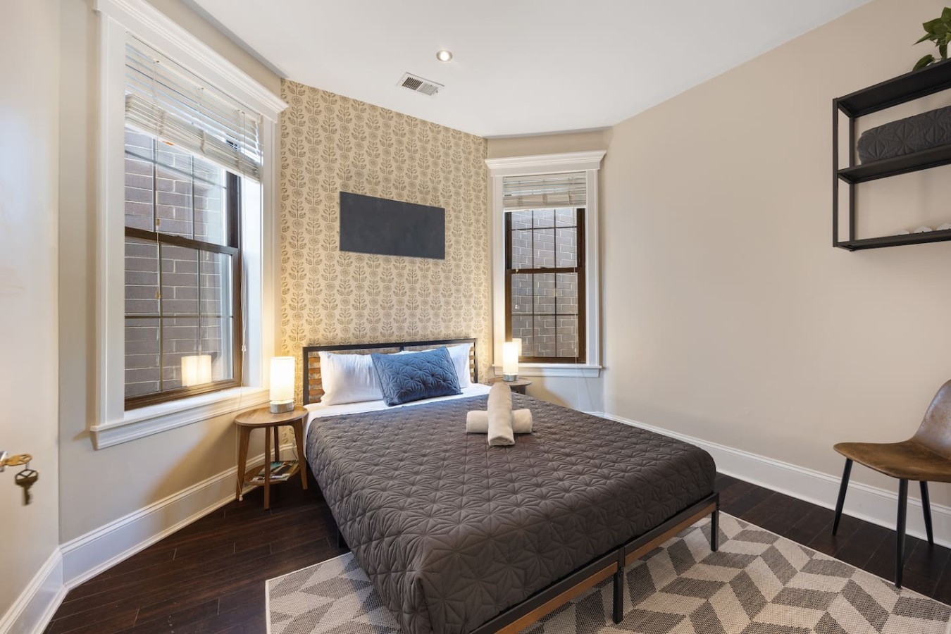 Wrigleyville Suites Room 1 - Chicago