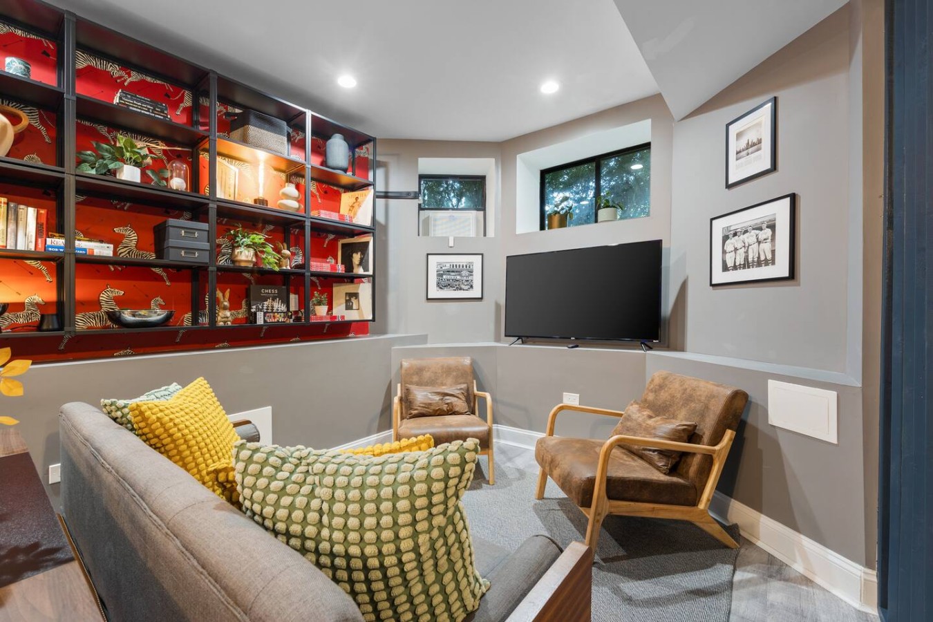 Spacious Dual Apartments With Large Deck - Inviting Urban Retreat - Chicago, IL