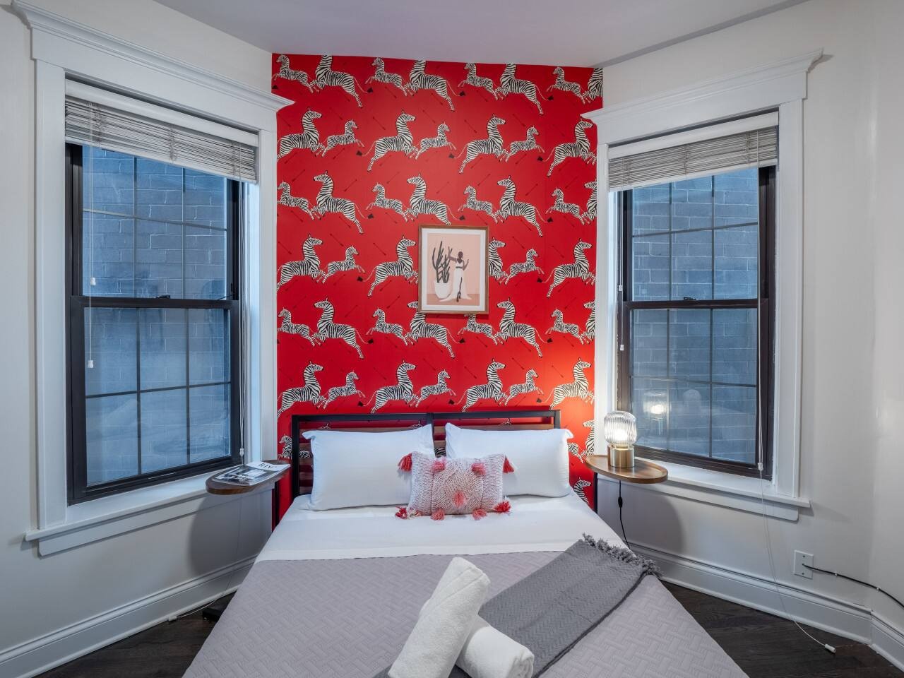Wrigleyville Suites Room 5 - Chicago, IL