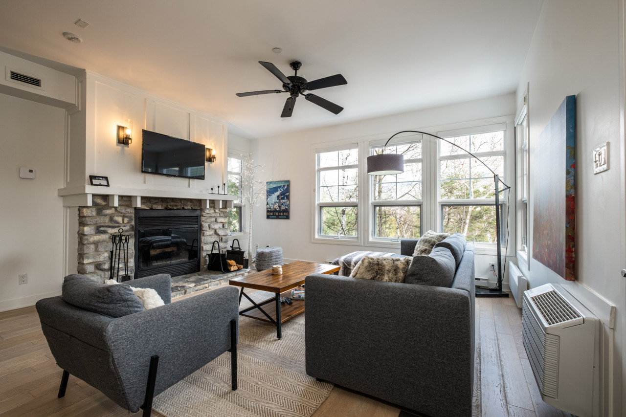 Stylish Mountain Retreat With Spa Amenities - Cozy And Inviting Escape - Québec