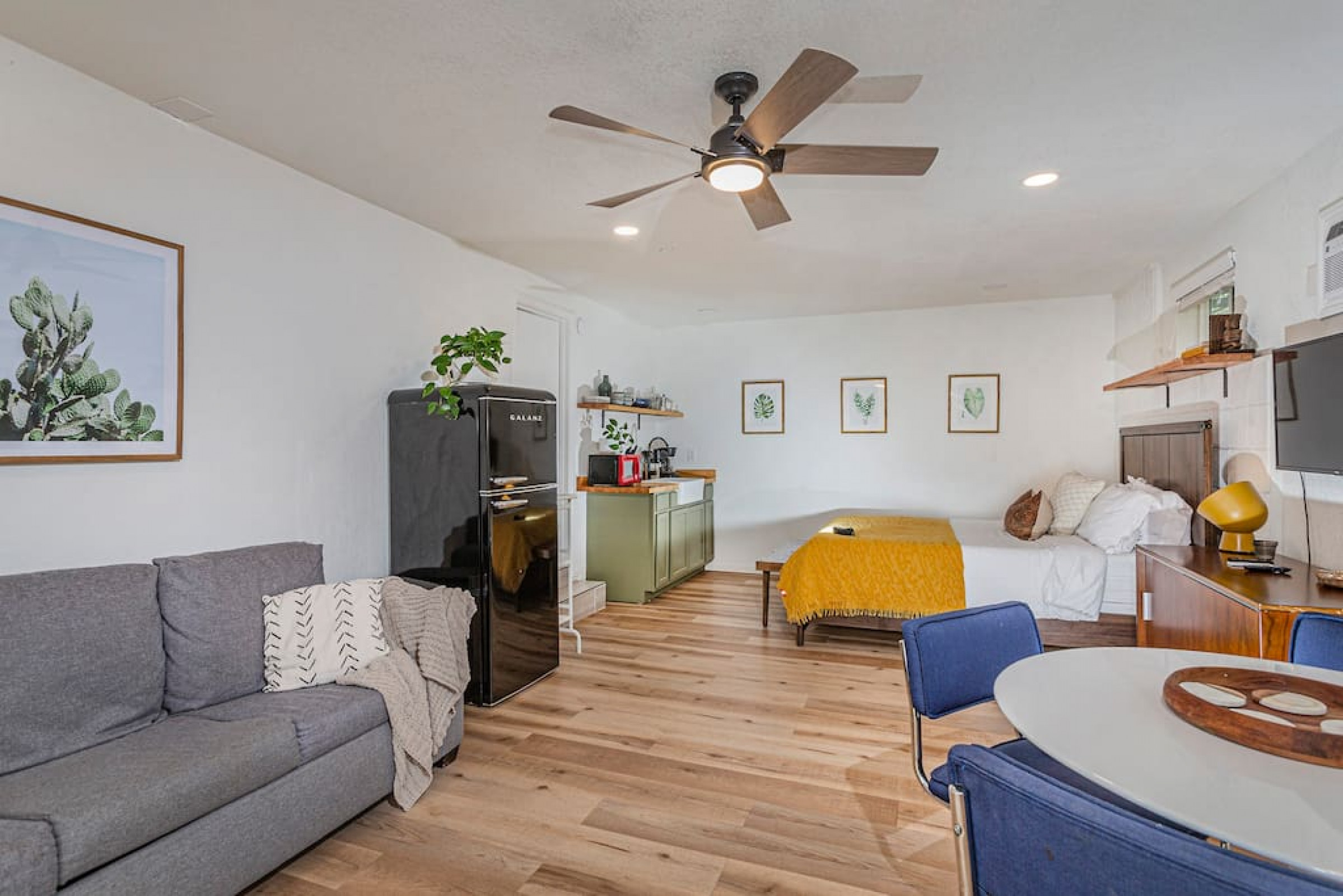 Beautiful Sequoia Hideout // Modern With Views!! - Three Rivers, CA