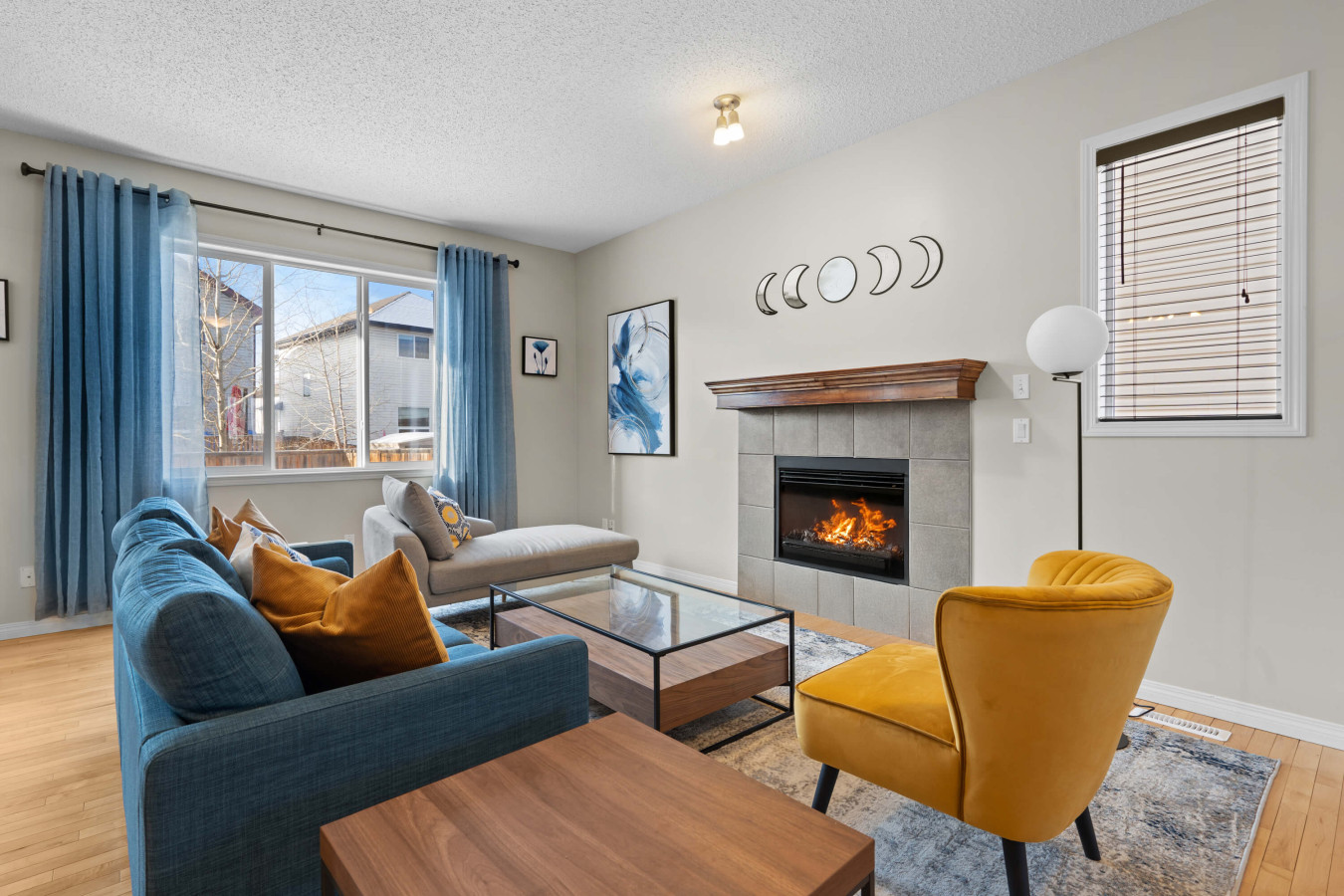 Charming Backyard Oasis And Cozy Living Spaces - Delightful Family Retreat - Calgary