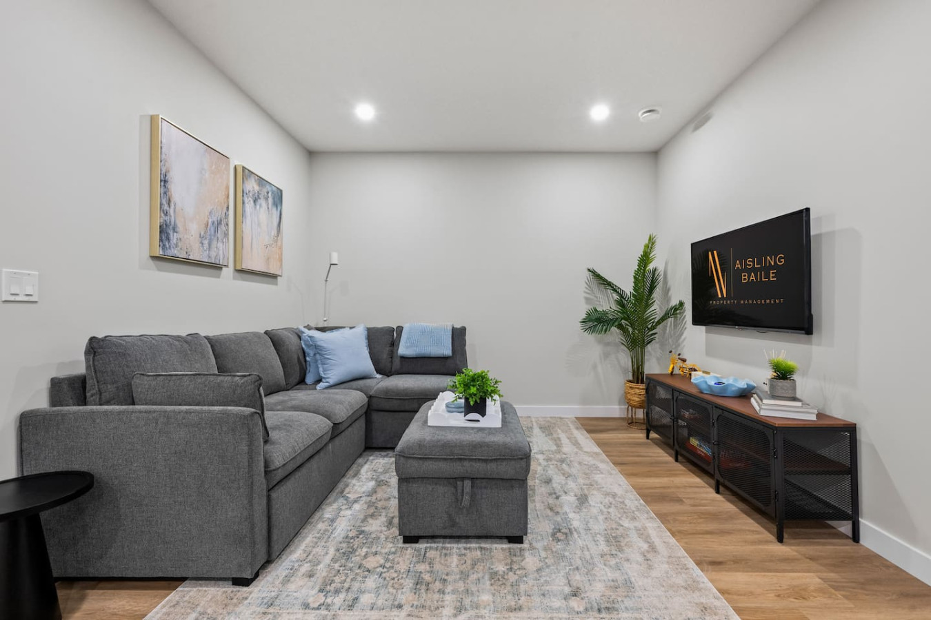 Northbound | Modern | Fast Wifi | 10-foot Ceilings - Canada