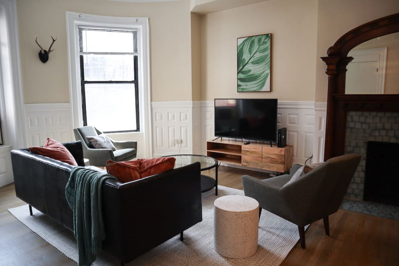 Oversized Living Space And Modern Kitchen - Beautifully Designed Haven - Boston, MA