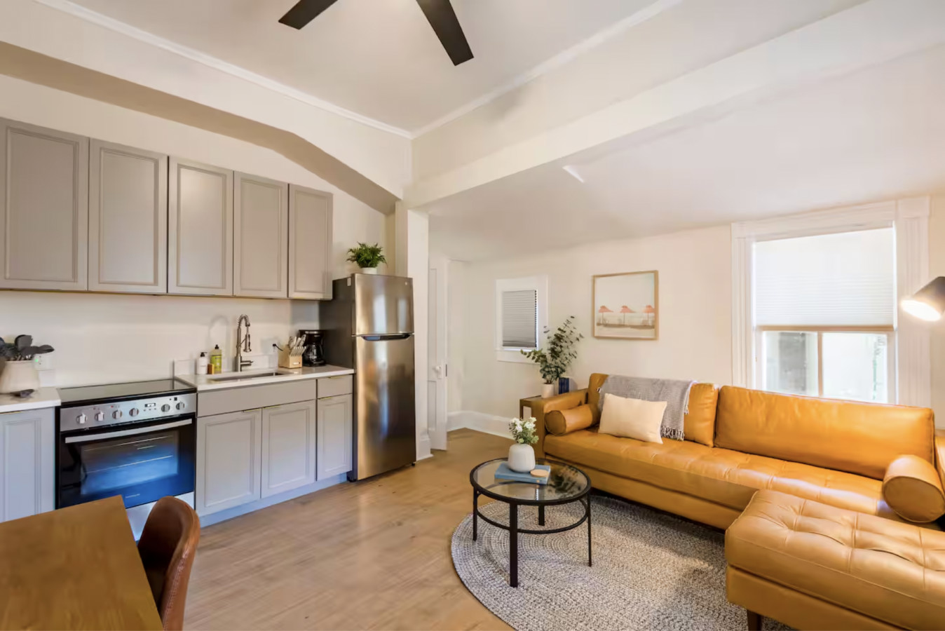 Charming Urban Escape With Beach Cottage Feel - Stylish Retreat - St. Petersburg, FL