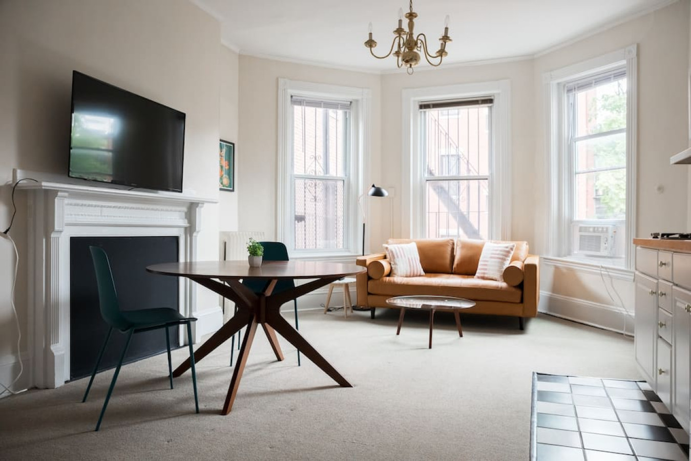 Charming Oasis In Shopping District - Stylish And Comfortable Retreat - Boston, MA