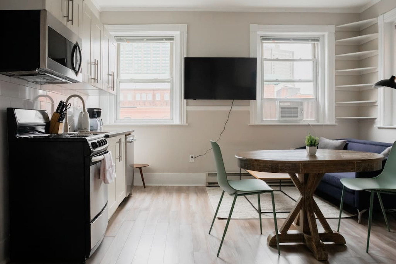 Charming Apartment In Shopping District - Cozy Urban Retreat - Boston, MA