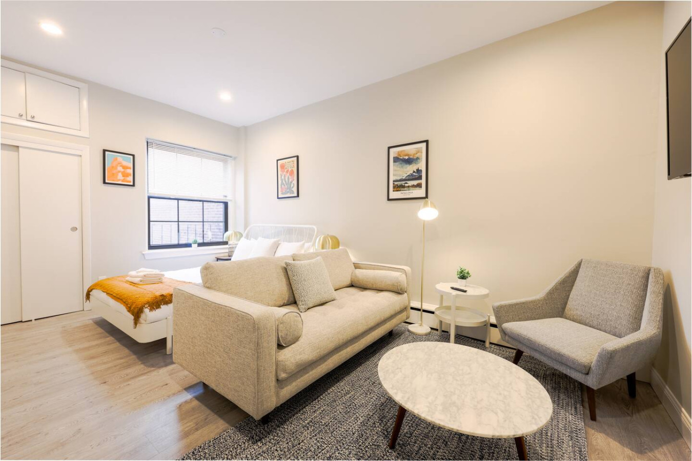 Charming Studio With Cozy Kitchenette - Inviting Urban Retreat - Boston, MA
