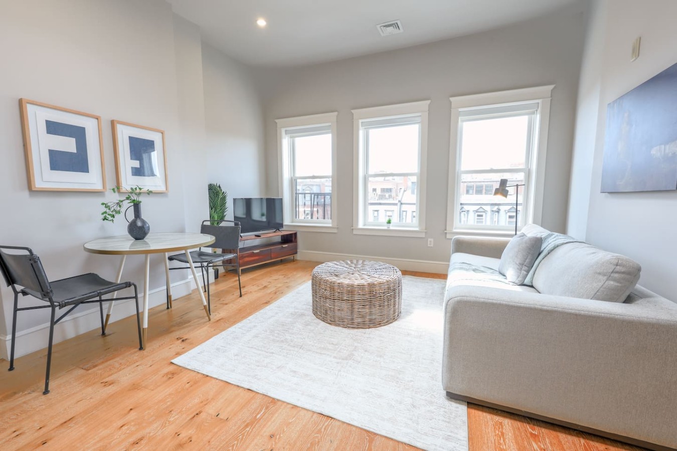 Light-filled Back Bay 1 Bedroom Apartment - Boston, MA
