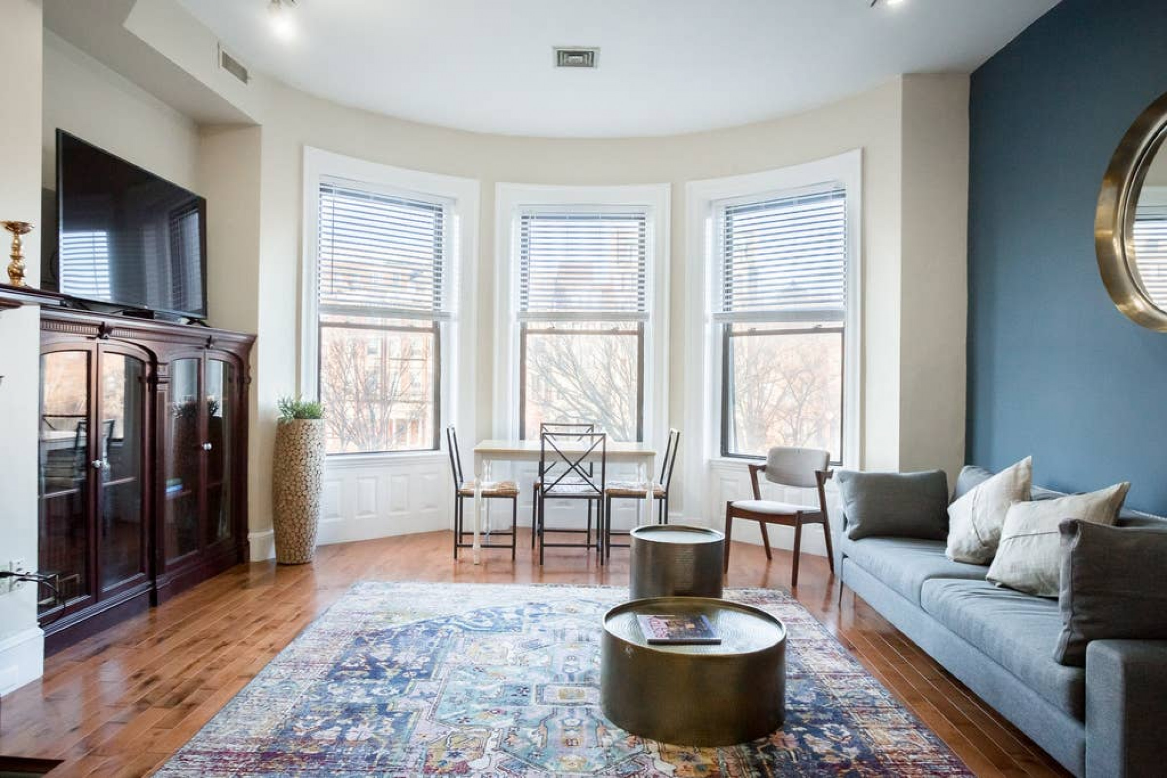 Charming Brownstone Retreat With Fully Stocked Kitchen - Cozy Sanctuary - Boston, MA