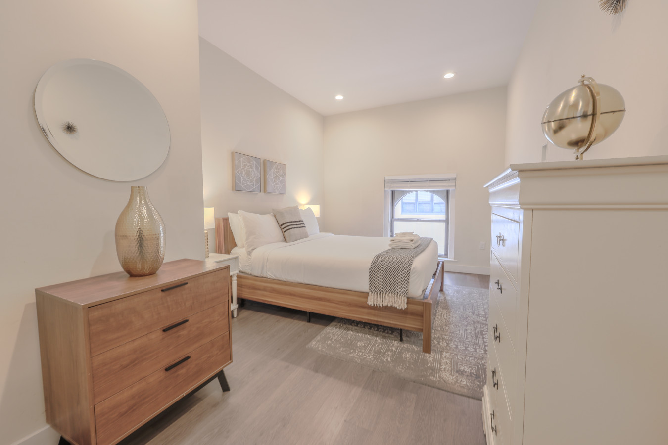Modern Comfort And Convenient Location - Stylish Urban Retreat - Downtown - Boston
