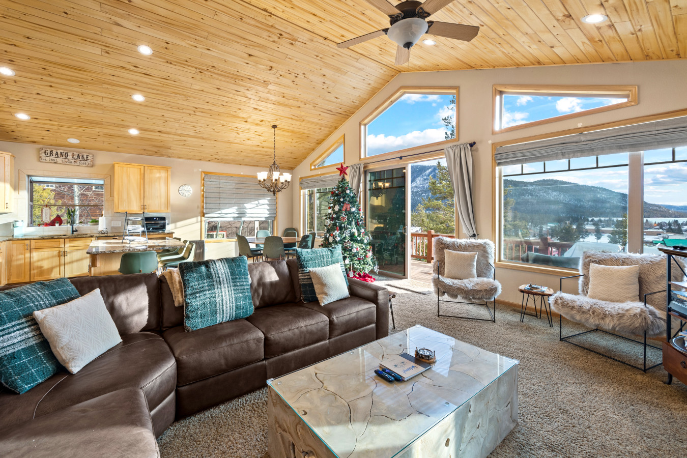 Scenic Lake Views And Cozy Fireplace - Charming Escape - Grand Lake, CO