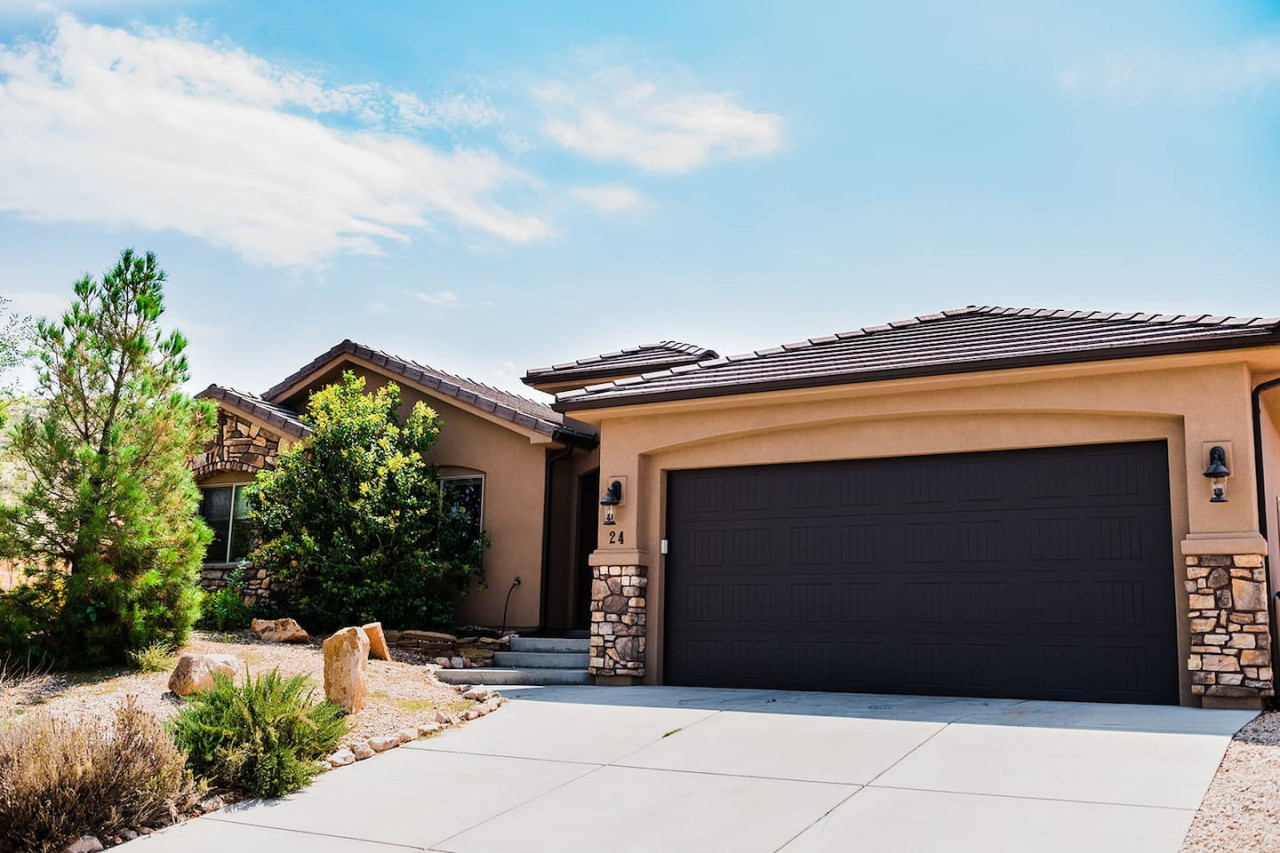 Zion Stay | Private Hot Tub | Pet Friendly - La Verkin, UT