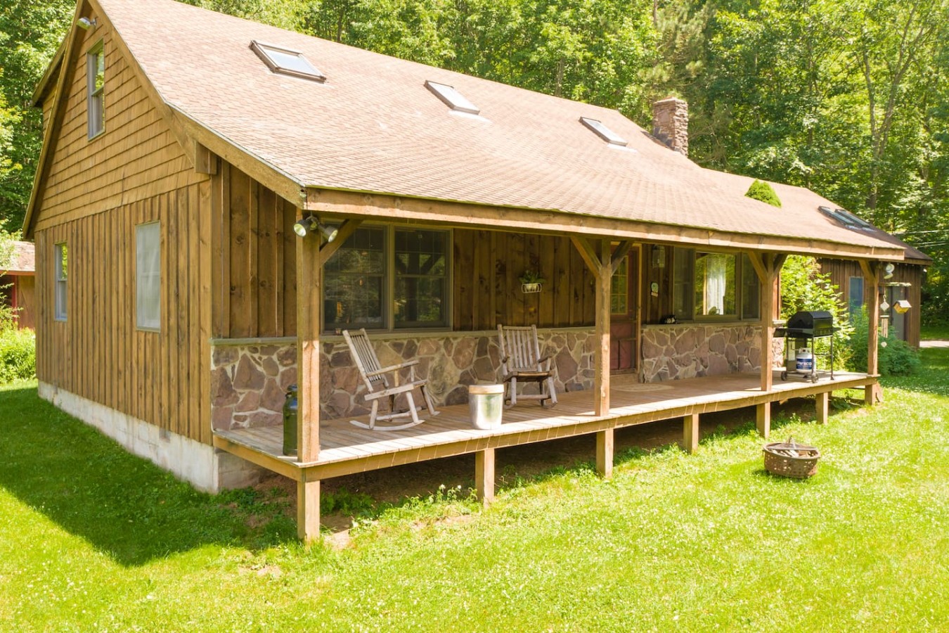 Cozy Mountain Escape With Open Layout - Inviting Rustic Retreat - Hudson Valley, NY