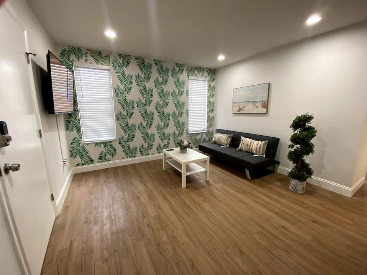 Renovated 2/1 Apt W/ Parking Near Brickell Center - The Bahamas