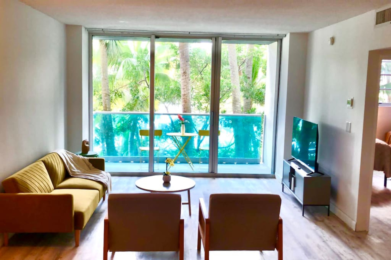 Beachside Access And Pool - Beautiful And Spacious Retreat - The Bahamas