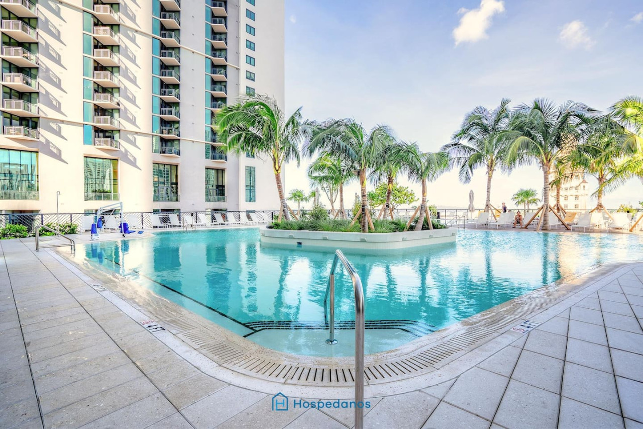 Luxury Condo With Pool And Gym - Stunning Urban Escape - Bahamas
