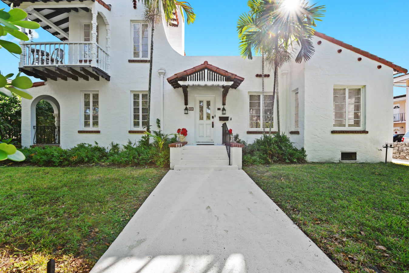 Upstairs 1bdrm W/balcony - Coral Gables, FL