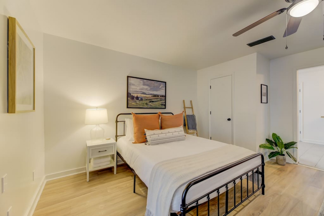 Central Location With Natural Light And Essentials - Charming Cozy Retreat - Columbia, SC