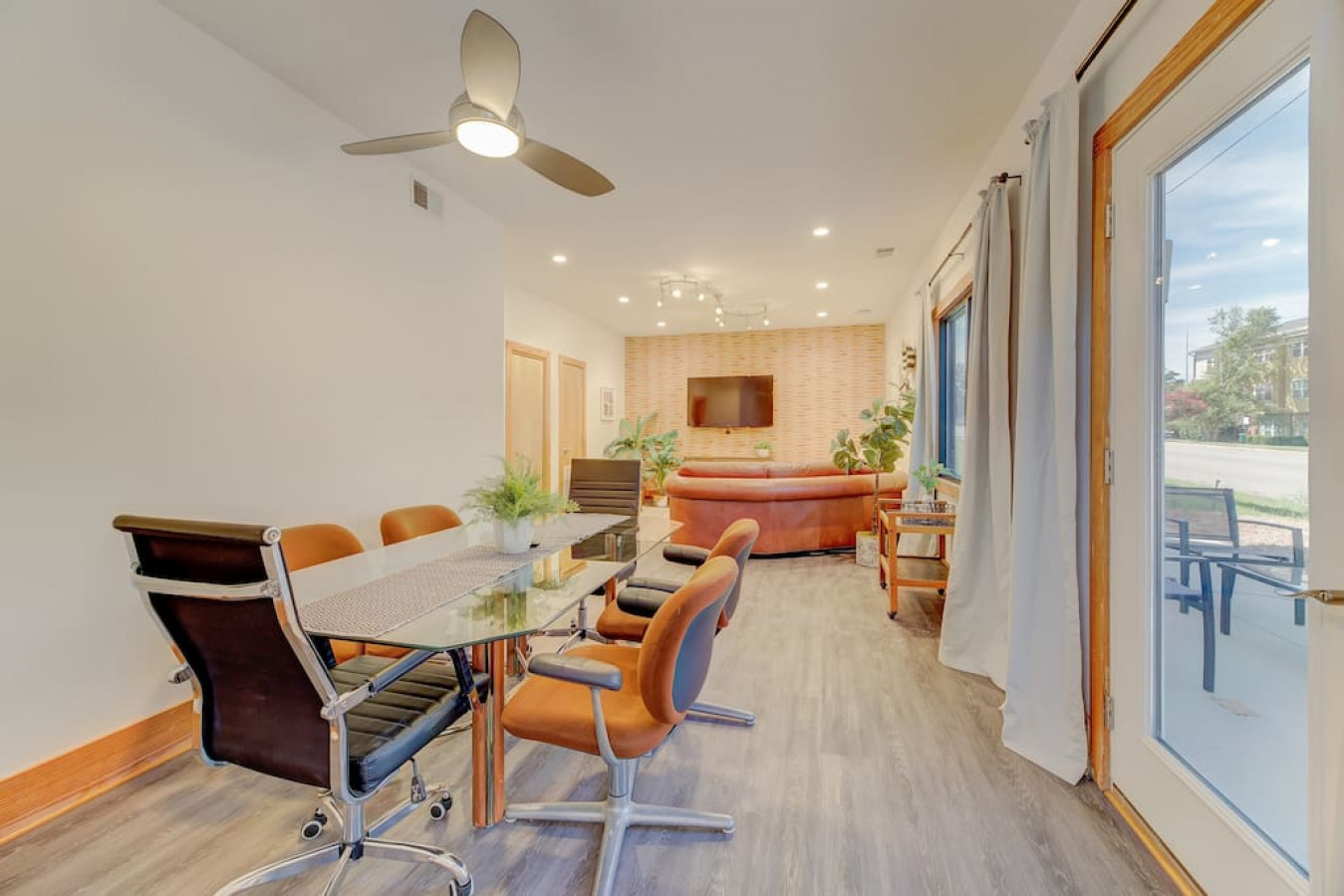 Modern Conference Space And Ample Parking - Stylish Business Haven - Columbia, SC