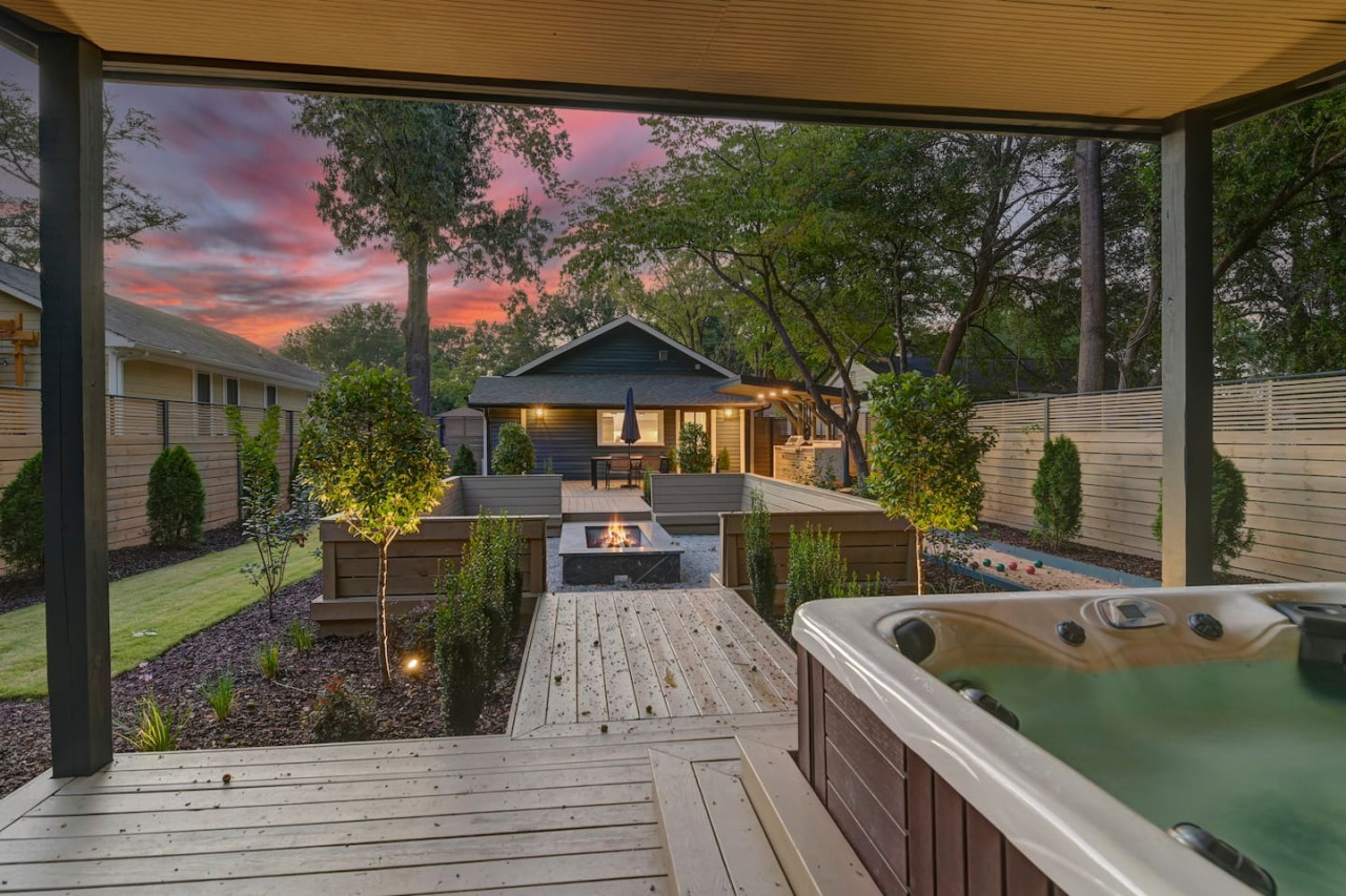 Hot Tub, Outdoor Kitchen And Bocce Ball Court - Stunning Retreat - Columbia, SC
