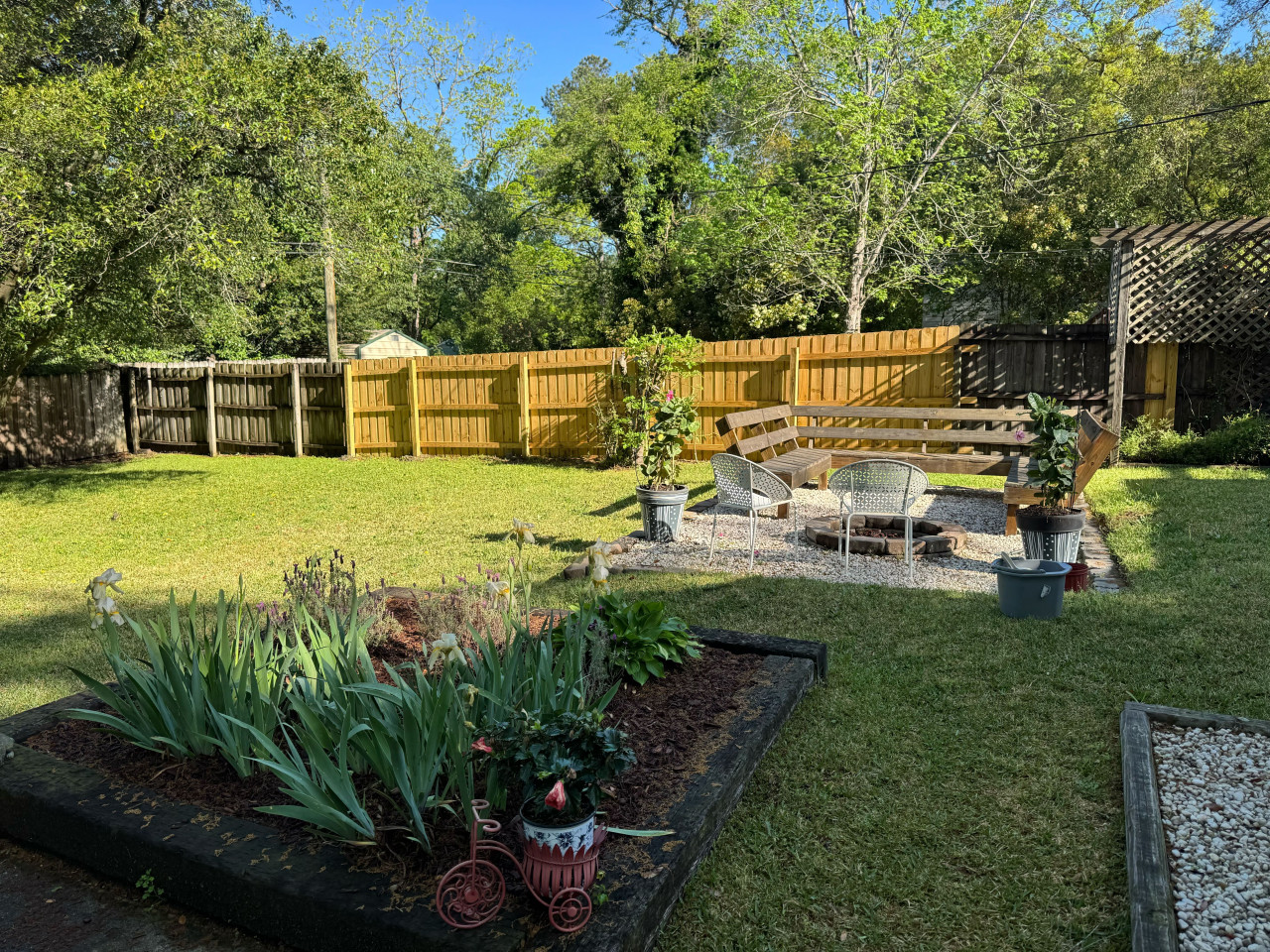 Charming Bungalow With Lush Backyard - Cozy Family Retreat - Columbia, SC