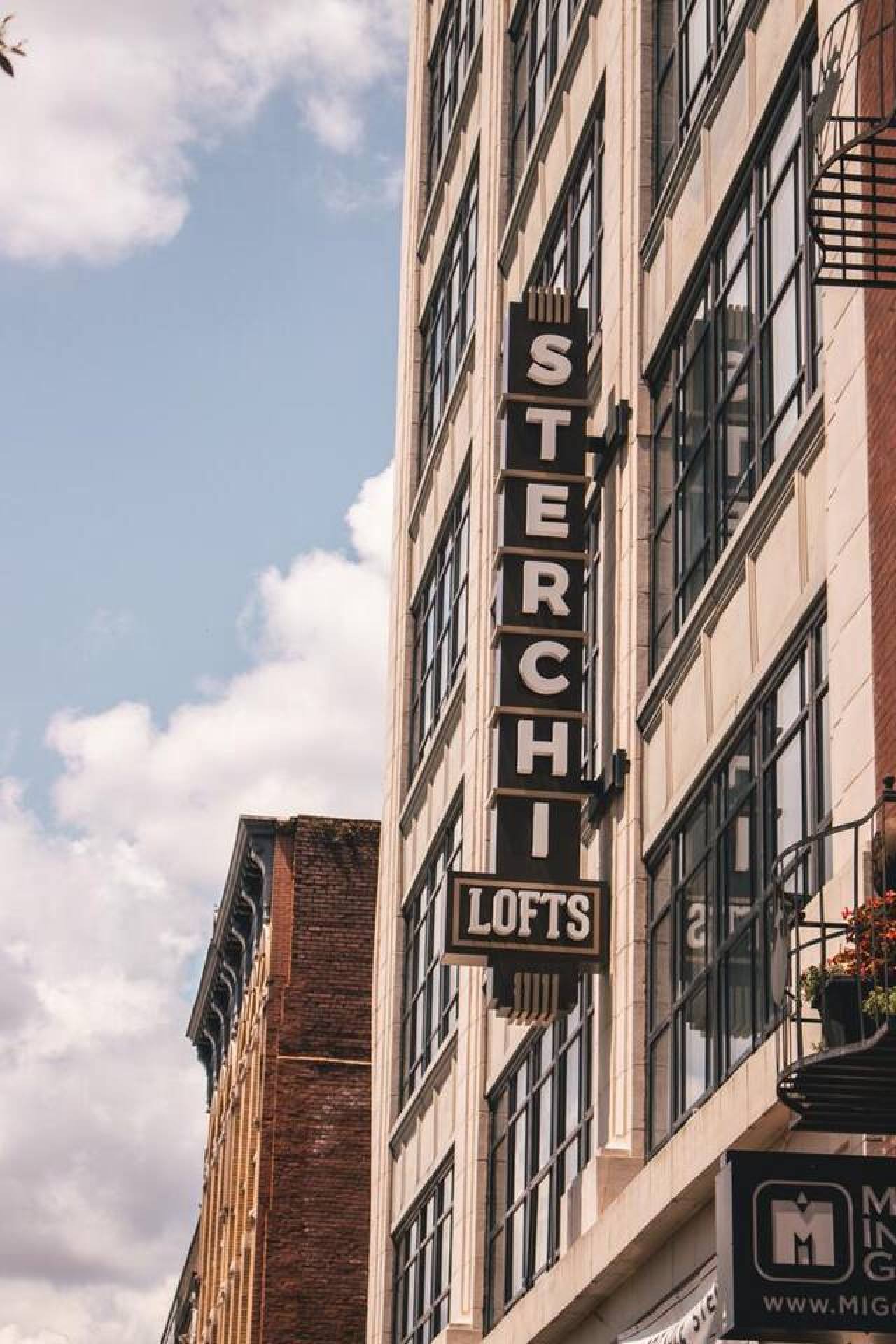 Charming Loft With Massive Windows And Vibrant City Views - Delightful Retreat - Knoxville, TN