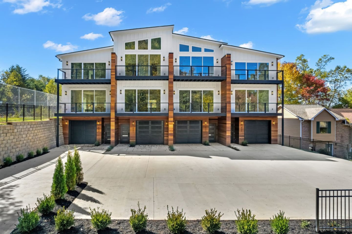 Elegant Townhome With Private Decks And Luxury Amenities - Stunning Retreat - Knoxville, TN