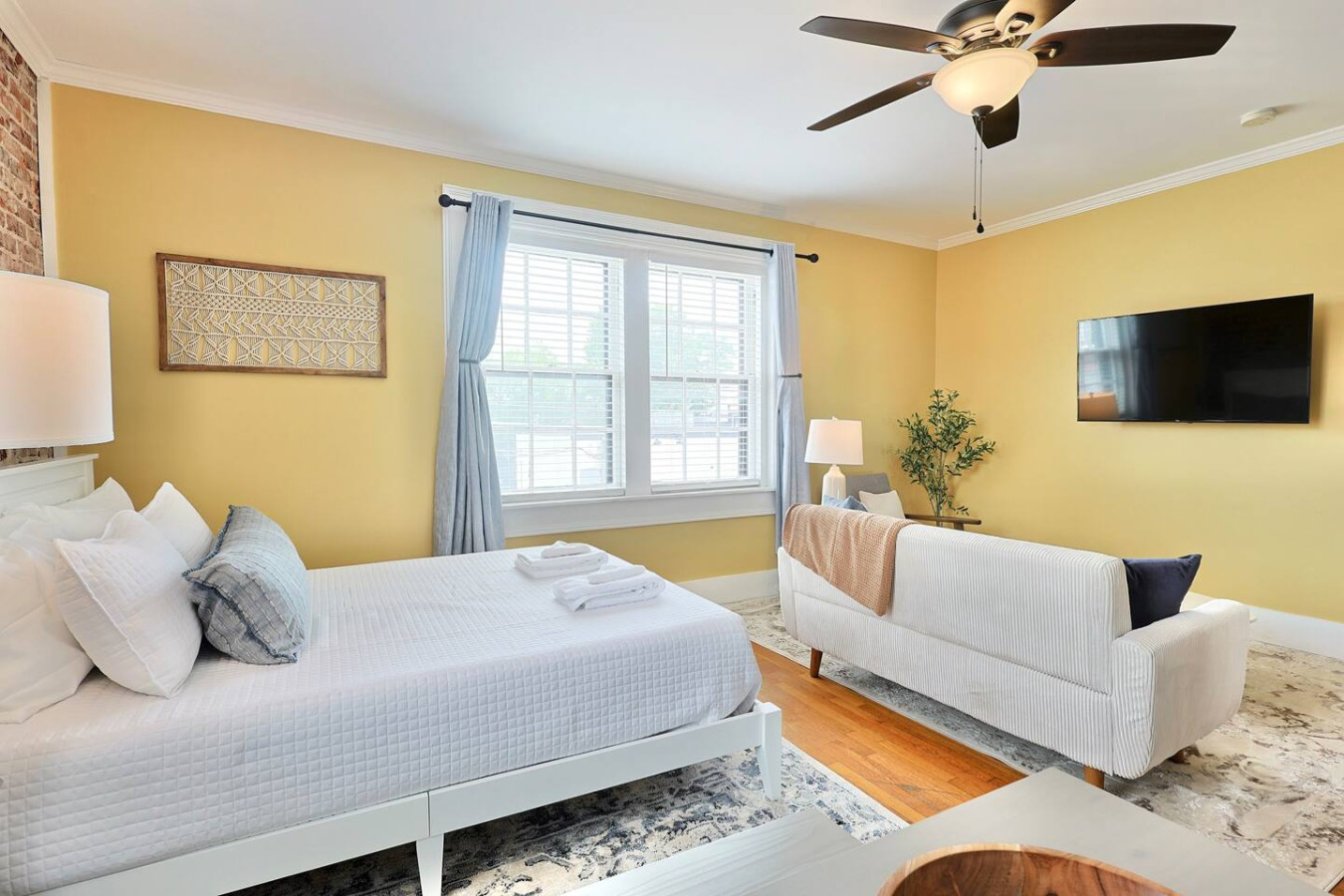 Charming Studio Walk To Old City & Downtown! - Knoxville, TN