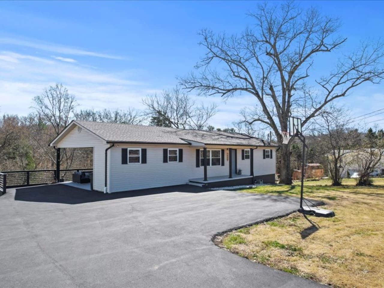Spacious Outdoor Entertainment And Fire Pit - Charming Country Retreat - Knoxville, TN