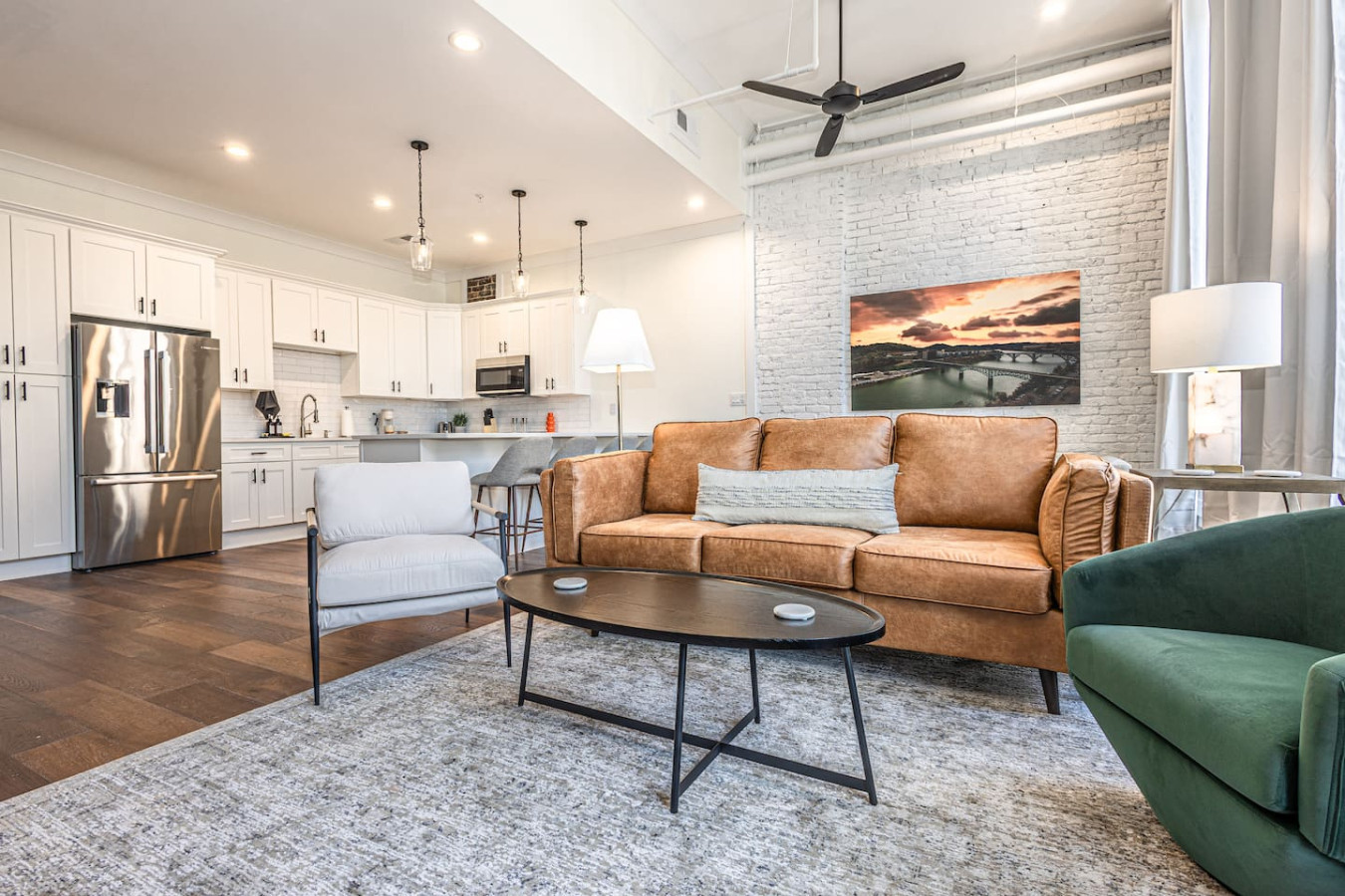 Lavish Urban Retreat With Designer Finishes - Stylish Escape - Knoxville, TN