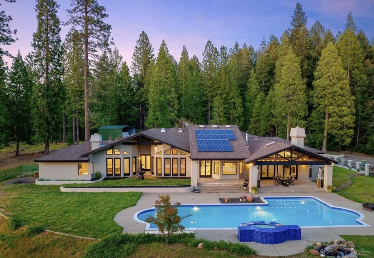 Applemont • Holidays W/the Entire Family-on The Way To Tahoe - Pollock Pines, CA