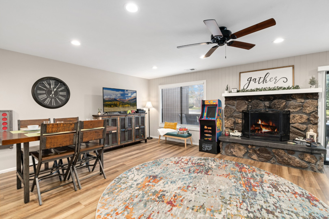 Stunning Mountain Views And Modern Amenities - Inviting Country Club Retreat - Flagstaff, AZ