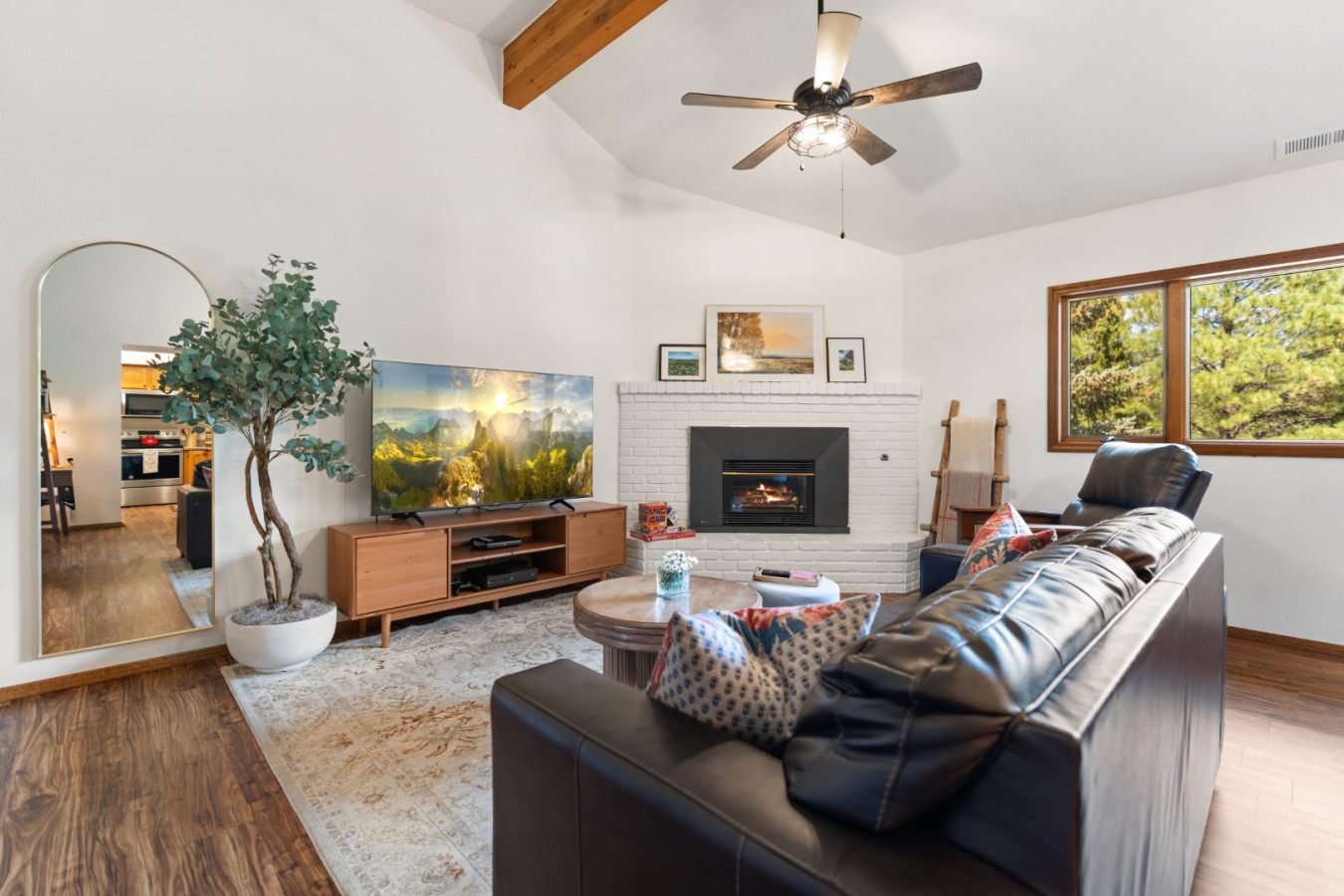 Spacious Back Deck And Cozy Comforts - Inviting Country Club Retreat - Flagstaff, AZ