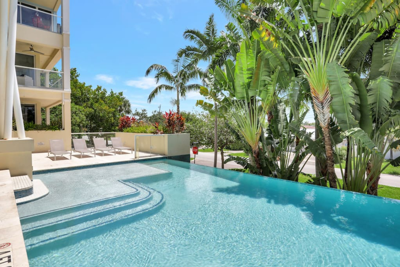 Coastal Condo Retreat: 3br 2.5ba In Deerfield - Deerfield Beach, FL